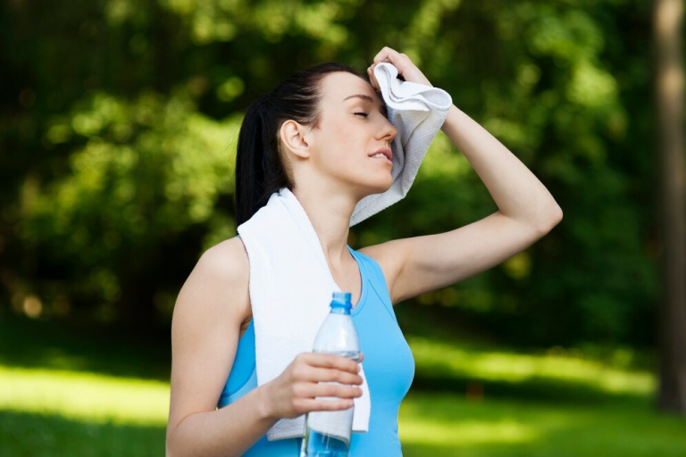 9 Effective Ways to Stop Sweating and Stay Fresh All Day